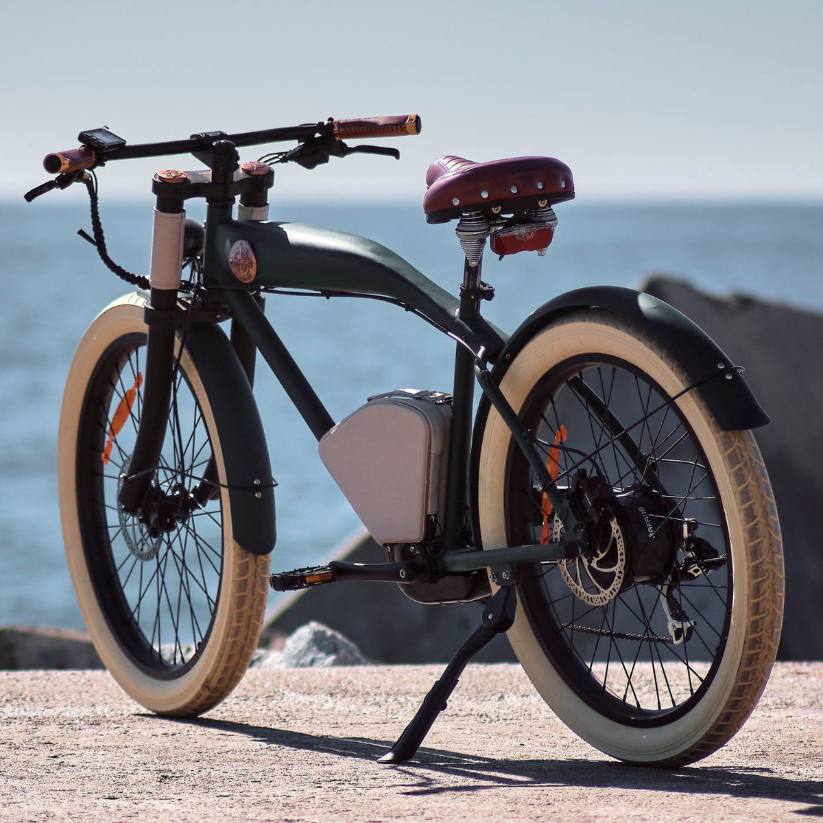 Rayvolt Clubman - Sophisticated Electric City Bike for Elegant Journey